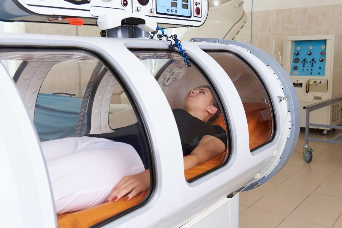 Inside A Hyperbaric Oxygen Chamber: Pressure Tech, Oxygen Delivery ...